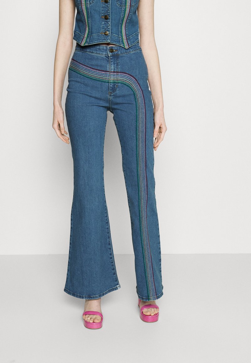 Lee PRIDE SUPER FLARE - Flared Jeans - mid rainbow/blauw - Zalando.be