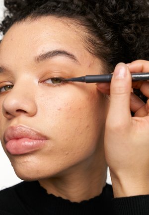 MAC COLOUR EXCESS GEL PENCIL - Eyeliner - hell bent/metallicsvart ...