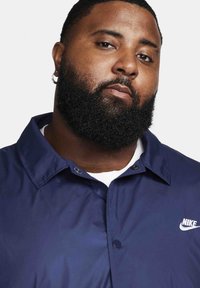 Nike Sportswear CLUB COACHES - Kevyt takki - midnight navy white ...