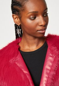 ONLY ONLVIVIAN BOLERO - Winter jacket - lychee/red - Zalando.co.uk