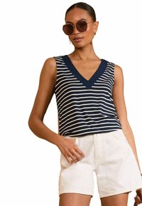 Love & Roses REGULAR FIT V NECK - Tops - navy/balts - Zalando.lv