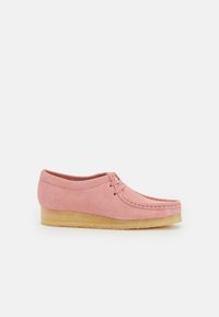 Clarks Originals WALLABEE - Casual lace-ups - blush pink/pink - Zalando ...