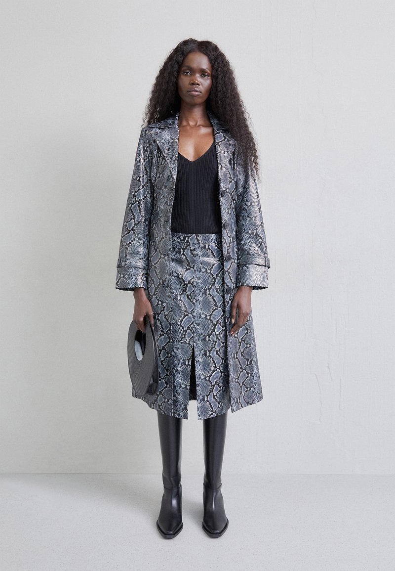 STUDIO ID ISABEL FASHION - Trenchcoat - silver/black/white/silver ...