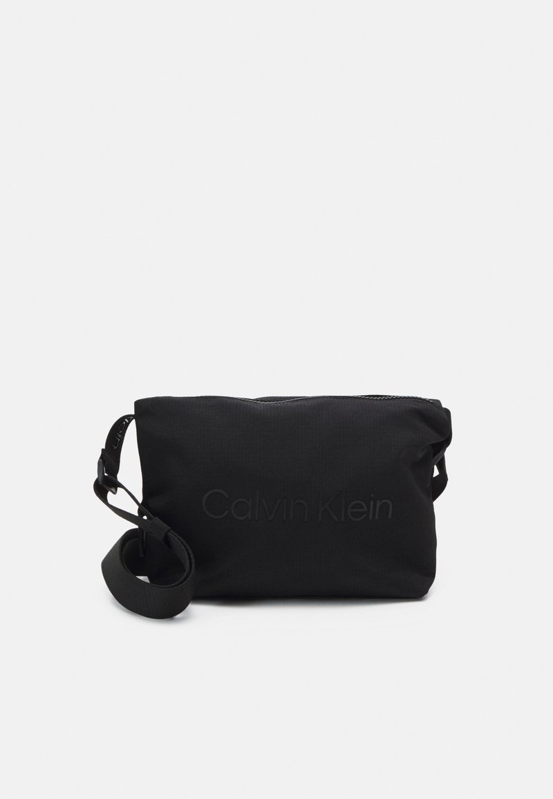 Calvin Klein MUST WIDE BASE XBODY UNISEX - Across body bag - black ...