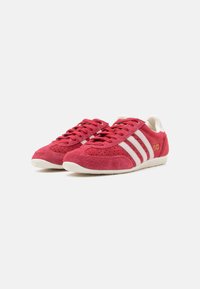adidas Originals JAPAN - Trainers - team victory red/gold-coloured ...