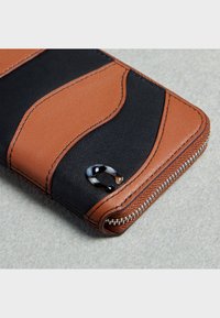 COACH COACHTOPIA - WAVY ZIP AROUND WALLET UNISEX - Monedero - black ...
