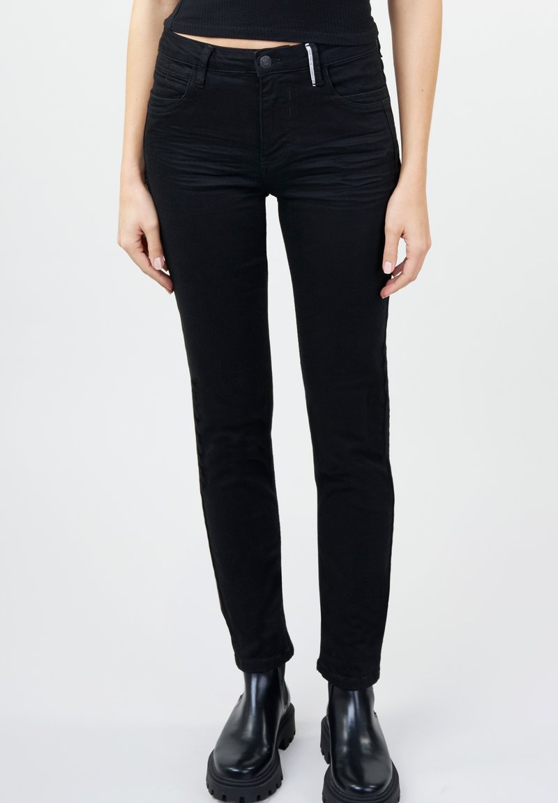 Blue Fire NANCY SEASONAL NOS - Jeans Slim Fit - 4140 black/schwarz ...