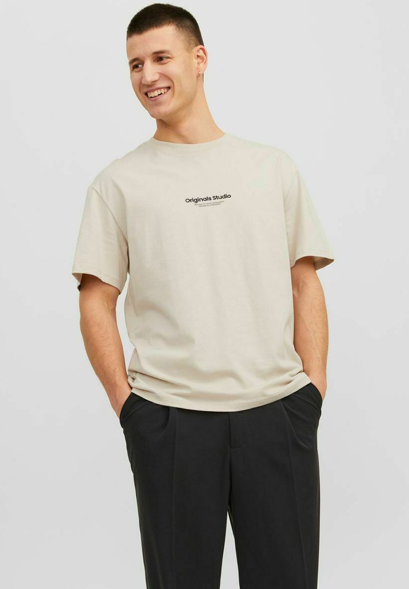 Jack & Jones JORVESTERBRO - T-Shirt print - moonbeam/offwhite - Zalando.de