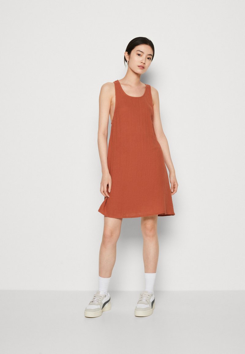 Pieces PCSTINA DRESS - Rochie de zi - coconut shell/maro - Zalando.ro