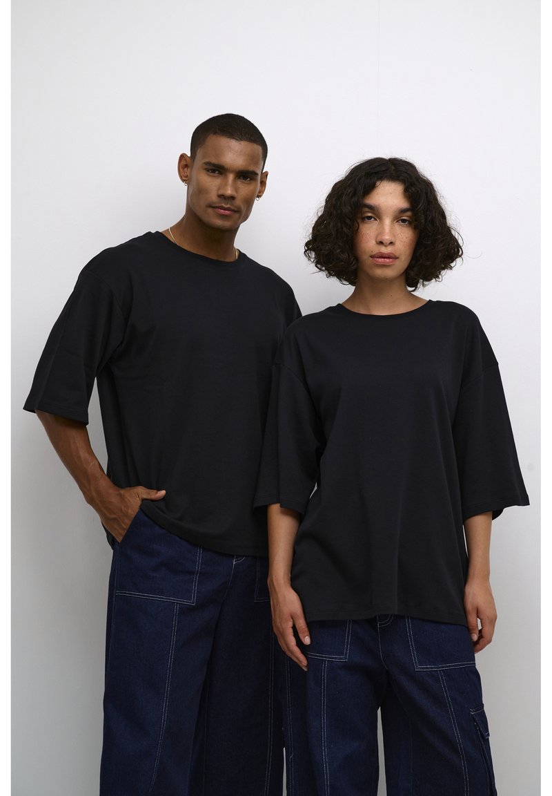 Lounge Nine AKARI UNISEX - Camiseta básica - tap shoe/negro - Zalando.es