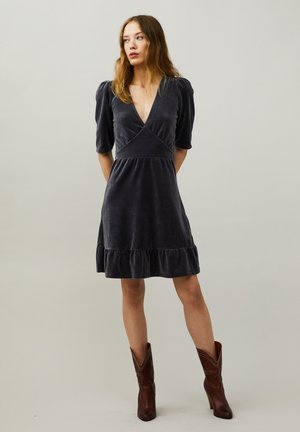 Ellos Collection EMMA - Robe de jour - weiß paisleyprint/blanc - ZALANDO.FR