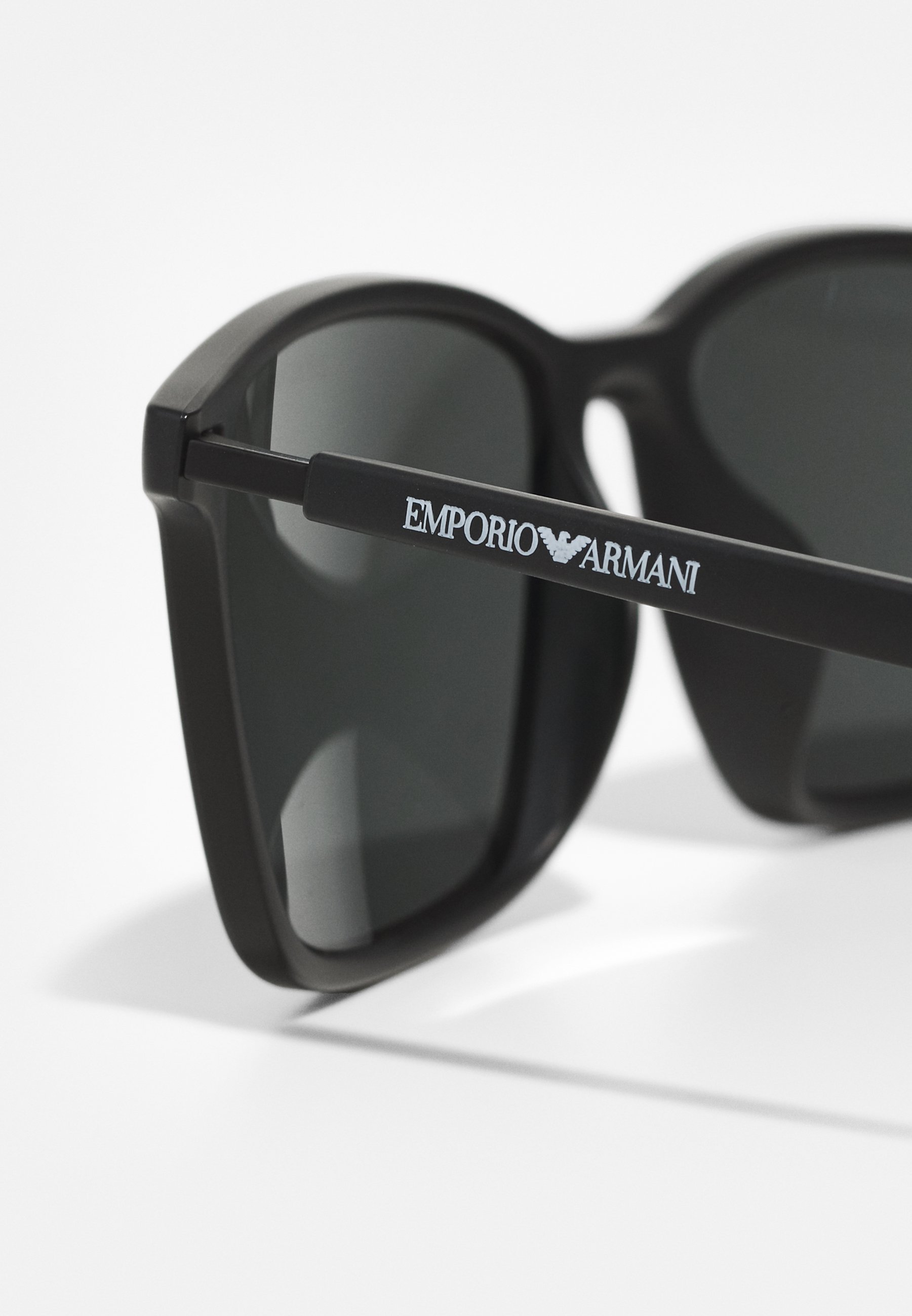 Emporio Armani Lunettes de soleil matte black dark grey noir ZALANDO.FR