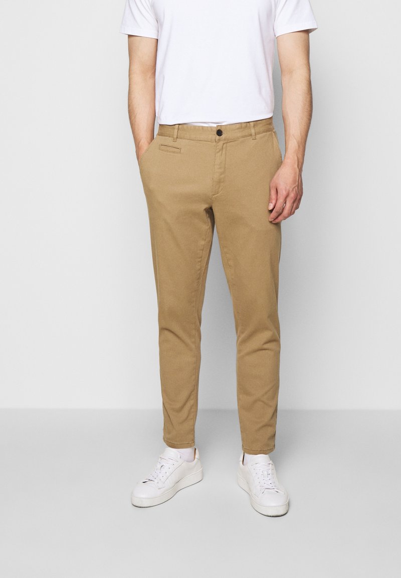 Les Deux PASCAL PANTS - Chinot - dark sand/hiekka - Zalando.fi