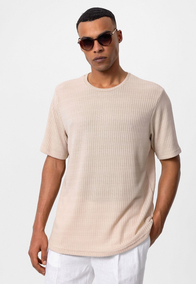Antioch CREW NECK - REGULAR FIT - Basic T-shirt - beige - Zalando.ie