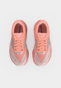 New Balance REBEL V5 - Løbesko til landevejen - pink lemonade/pink salt ...