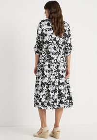 Cellbes of Sweden WITH FLOUNCES - Maksimekko - white black floral ...