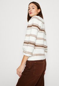 JDY JDYEVIE O NECK PUFF STRIPE - Pullover - cloud dancer/mauve mist/chocolate fondant/écru ...