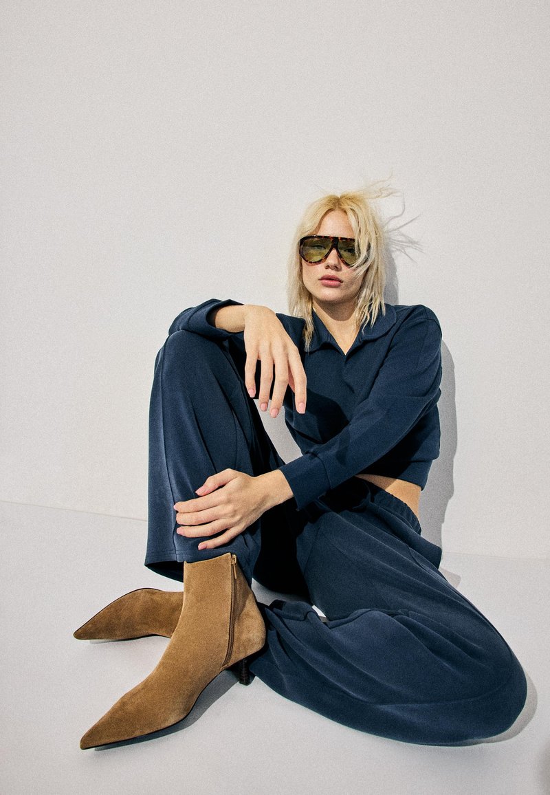 Stradivarius MIT REISSVERSCHLUSS VORNE - Boots à talons - beige - ZALANDO