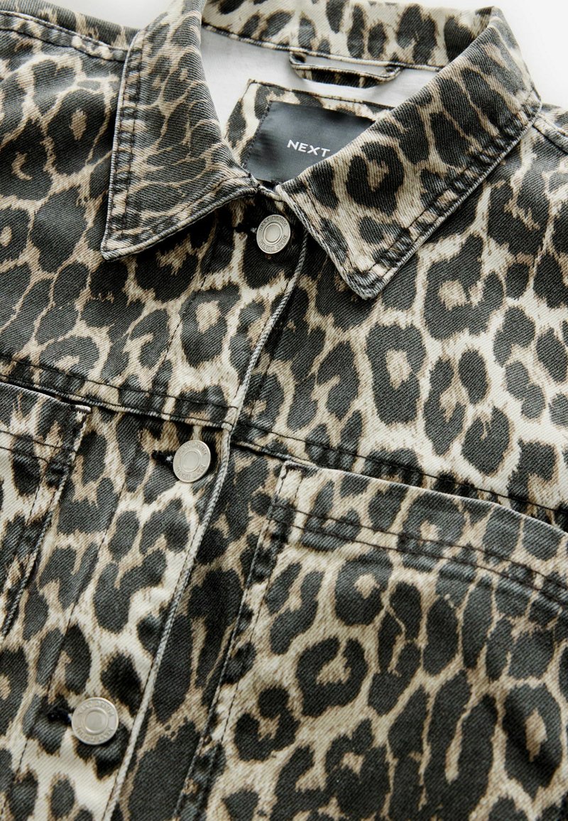 Next Chaqueta vaquera - leopard print/marrón claro - Zalando.es