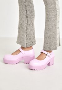 Koi Footwear TIRA PEARL MARY JANES BLUSH JEWEL EDITION - Platform heels ...