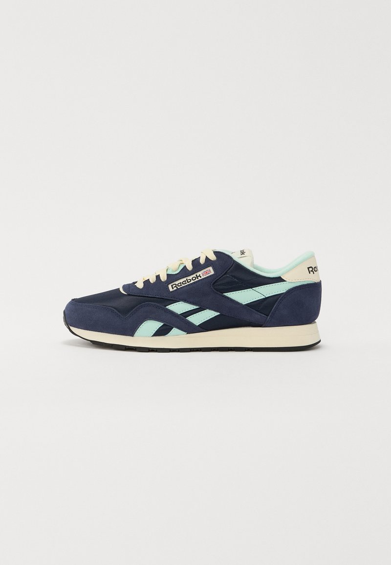 Reebok Classic CLASSIC NYLON UNISEX - Trainers - vector navy/glitch ...