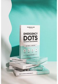 Breakoutaid EMERGENCY DOTS FOR SPOTS AND BLEMISHES WITH TEA TREE OIL 72 ...
