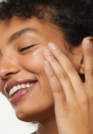 Make Prem MAKE P:REM SAFE ME. RELIEF MOISTURE CREAM 12 - Hydratatie ...