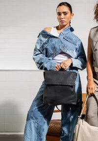 Burkely LUSH LUCY CROSSOVER - Tagesrucksack - black/schwarz - Zalando.at