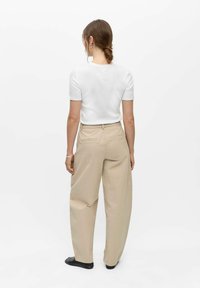 Object TROUSERS BARREL LEG - Housut - humus/beige - Zalando.fi