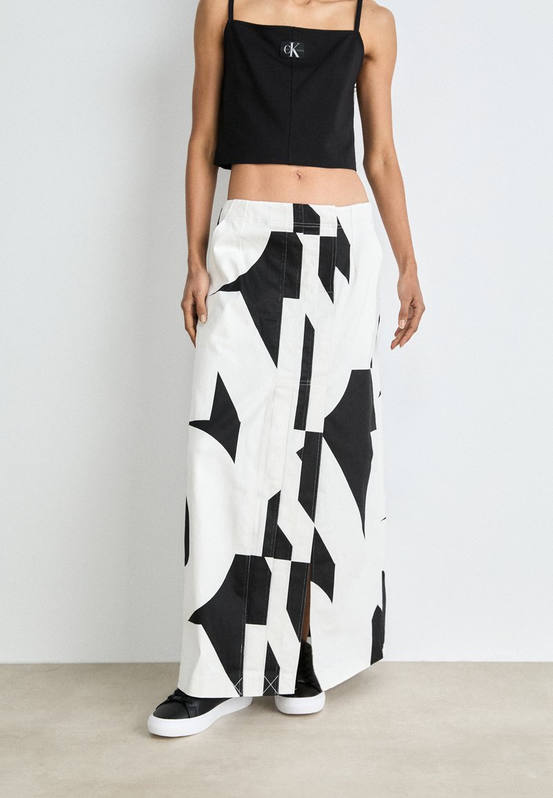 DKNY LONG SKIRT WITH GIANT CUT LOGO - Maxi szoknya - white/midnight ...