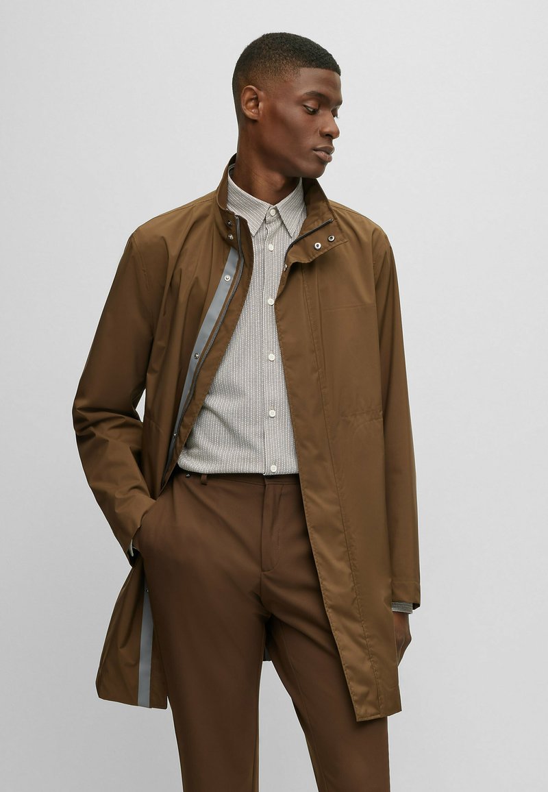 BOSS Kort kappa / rock - dunkelgrün fünf/grön - Zalando.se