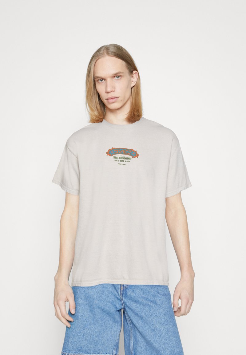 BDG Urban Outfitters LOCAL CONVENIENCE - Print T-shirt - ecru/off-white ...