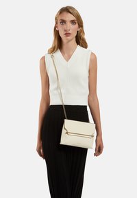 Strathberry STYLIST - Sac bandoulière - vanilla/écru - ZALANDO.FR