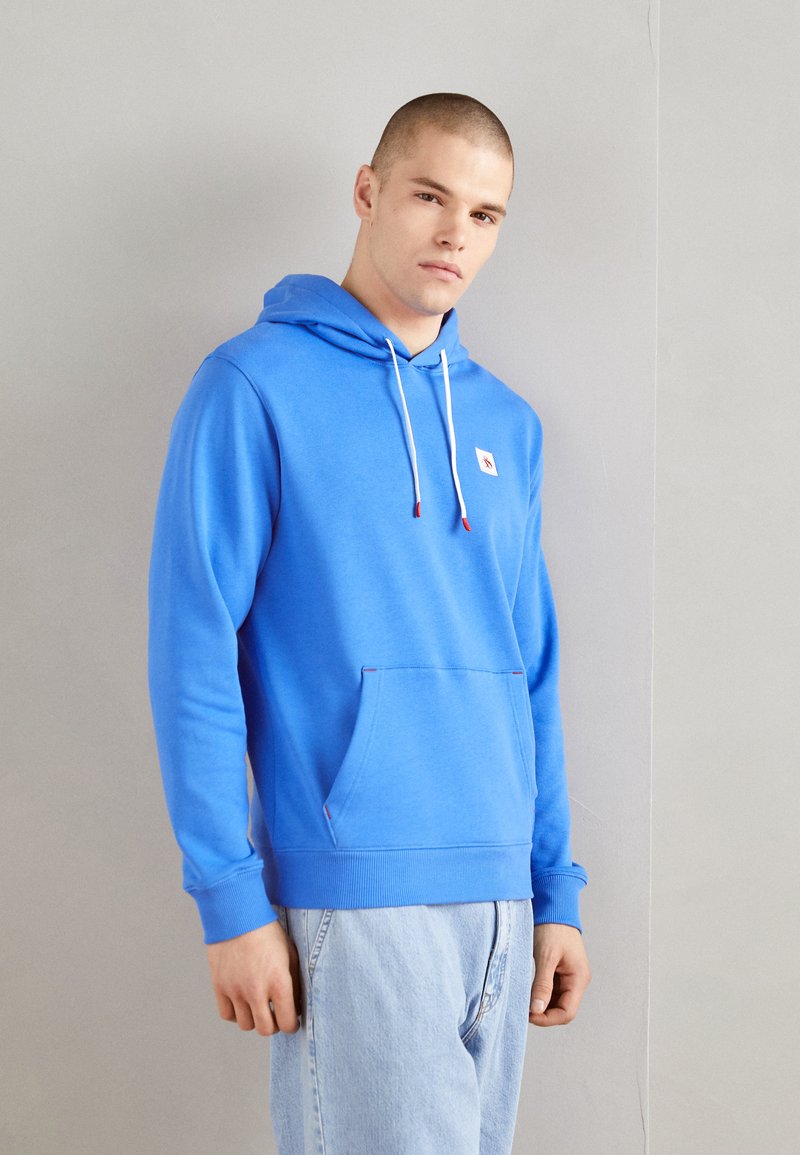 Scotch & Soda REGULAR FIT ESSENTIAL BADGE HOODIE - Kapuzenpullover - rhythm blue/blau - Zalando.at