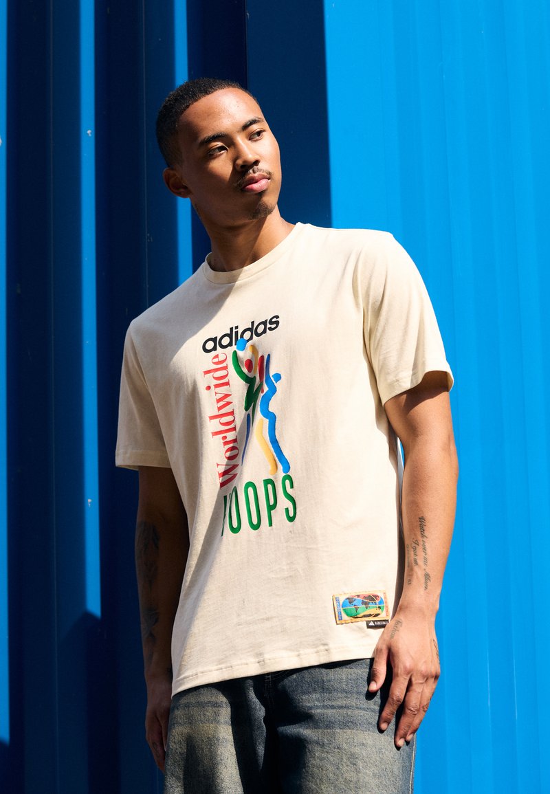 adidas Performance WORLDWIDE HOOPS TEE - T-Shirt print - ivory/offwhite ...