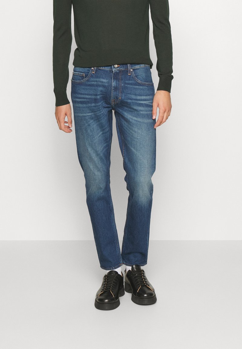 Tiger of Sweden PISTOLERO - Jeans Straight Leg - dust blue/blue denim ...