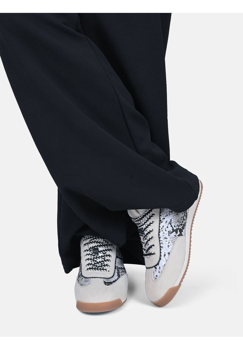 Crickit TARA - Trainers - schwarz/black - Zalando