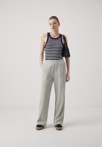 GAP LOGO FRONT SEAM WIDE LEG - Tracksuit bottoms - heather grey/light ...