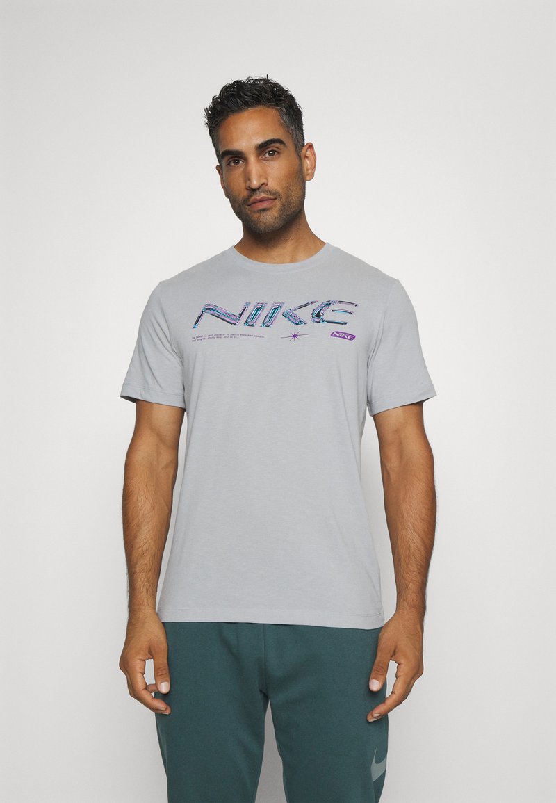Nike Performance Sports T-shirts - smoke grey/grå - Zalando.dk