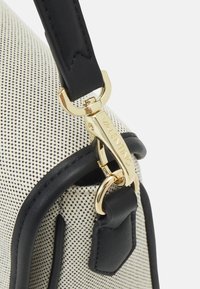 Valentino Bags CHELSEA - Handbag - nero/beige/beige - Zalando.co.uk