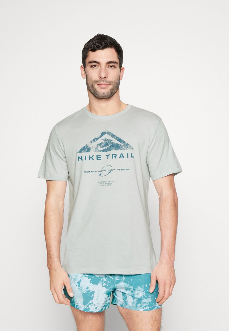 Nike Performance Tee Run Trail Sport T Shirt Light Silver Zwart