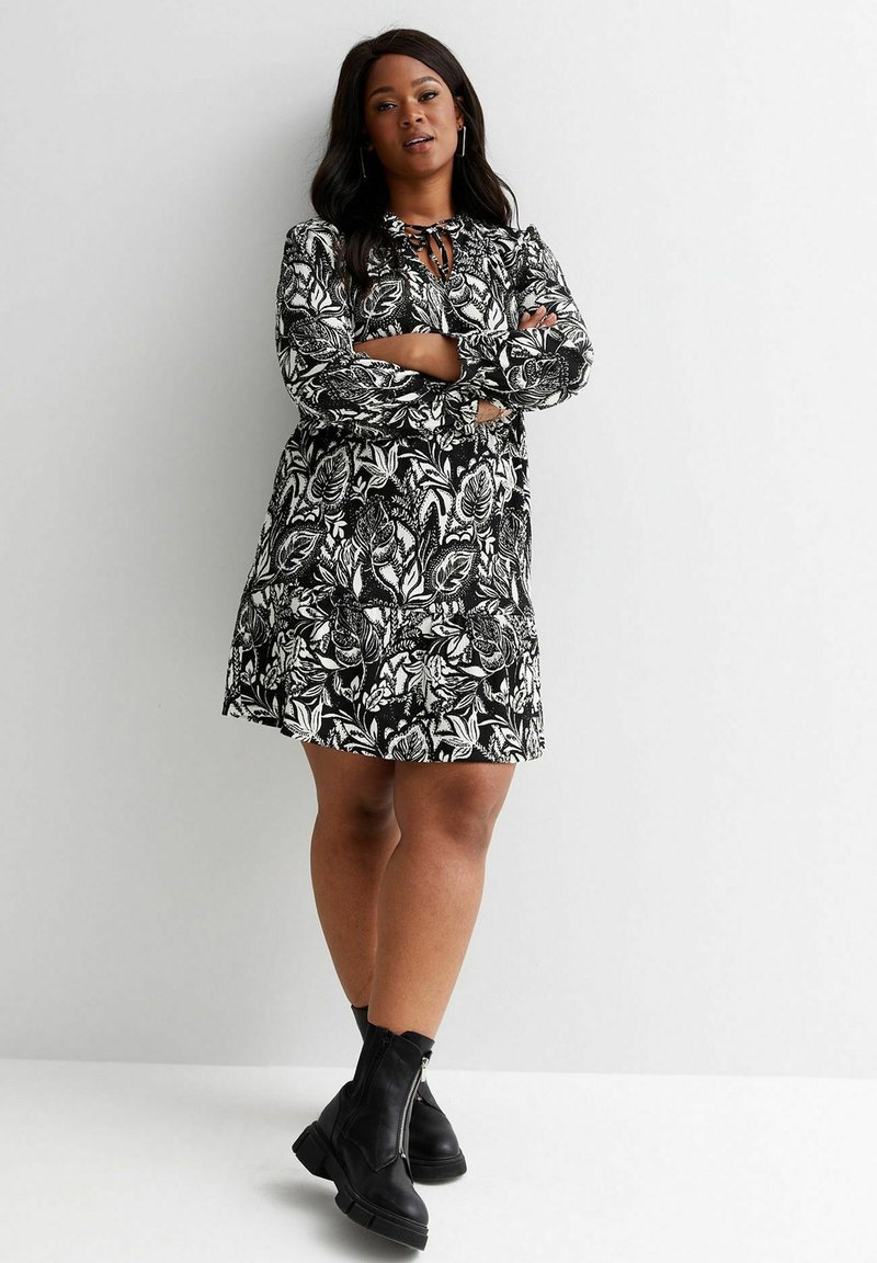 New Look Curves CURVESLEAF TIE NECK LONG SLEEVE MINI SMOCK - Jurk ...