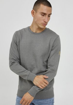 Casual Friday SEVERIN CREW NECK - Sweatshirt - burnt olive/tanne ...