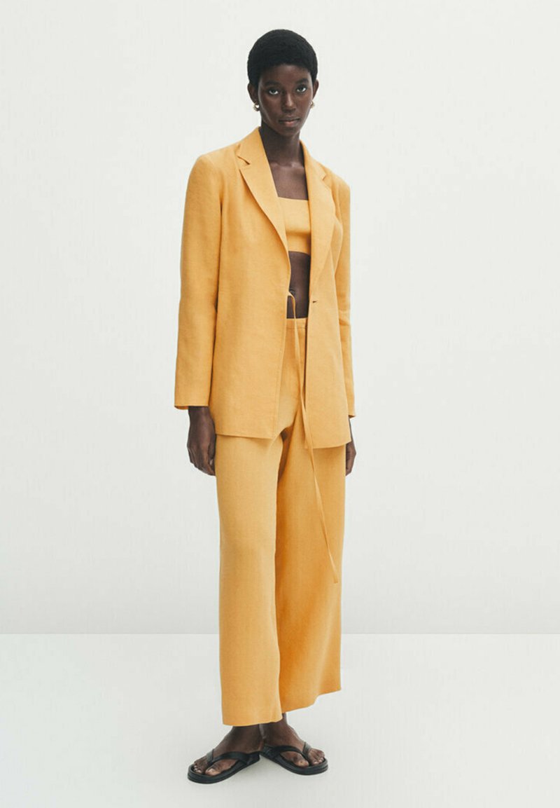 How to Style Mustard Yellow Pants like a Fashion Pro: 6 Outfit Ideas to ...