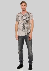 Rusty Neal T-Shirt print - stone/grau - Zalando.de