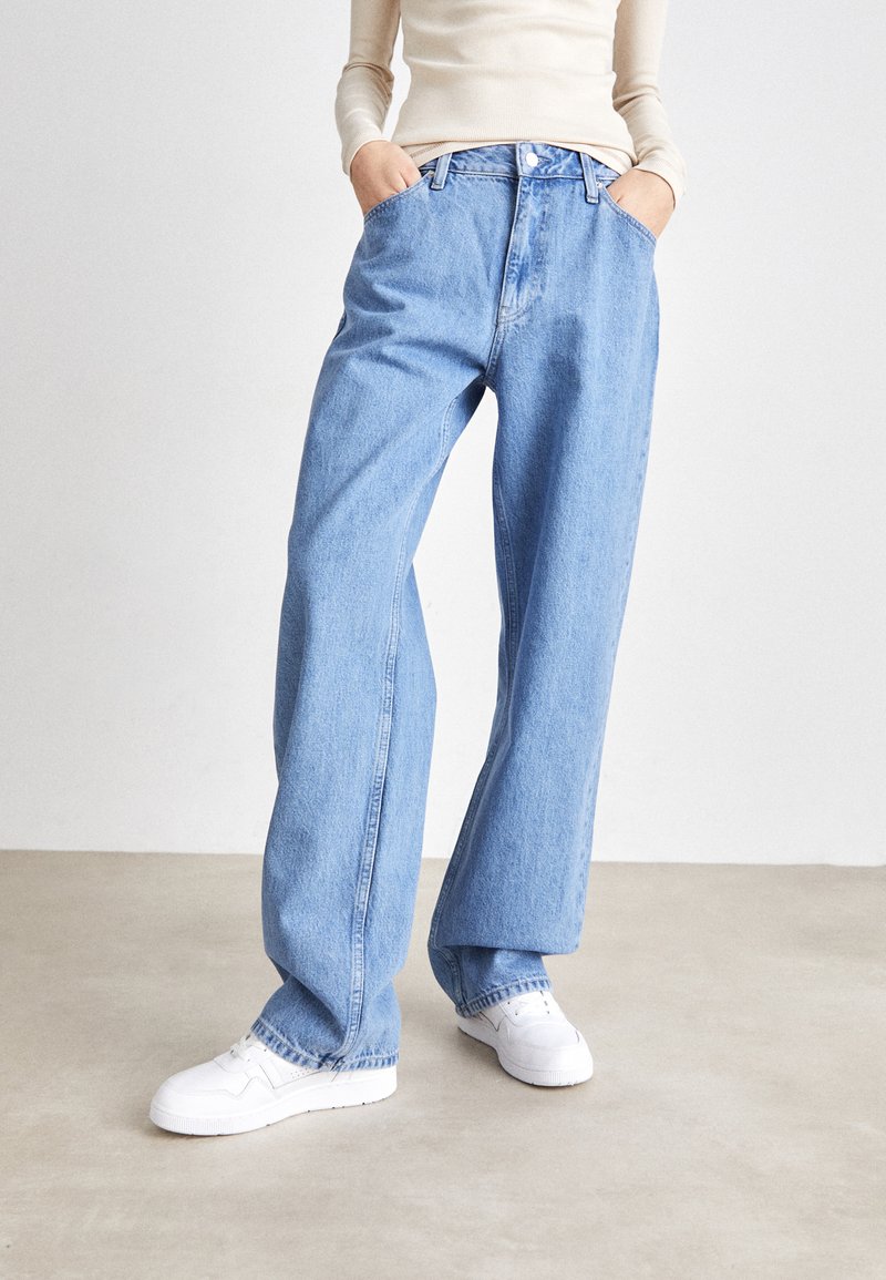Calvin Klein Jeans 90'S STRAIGHT - Jeans Straight Leg - denim light ...