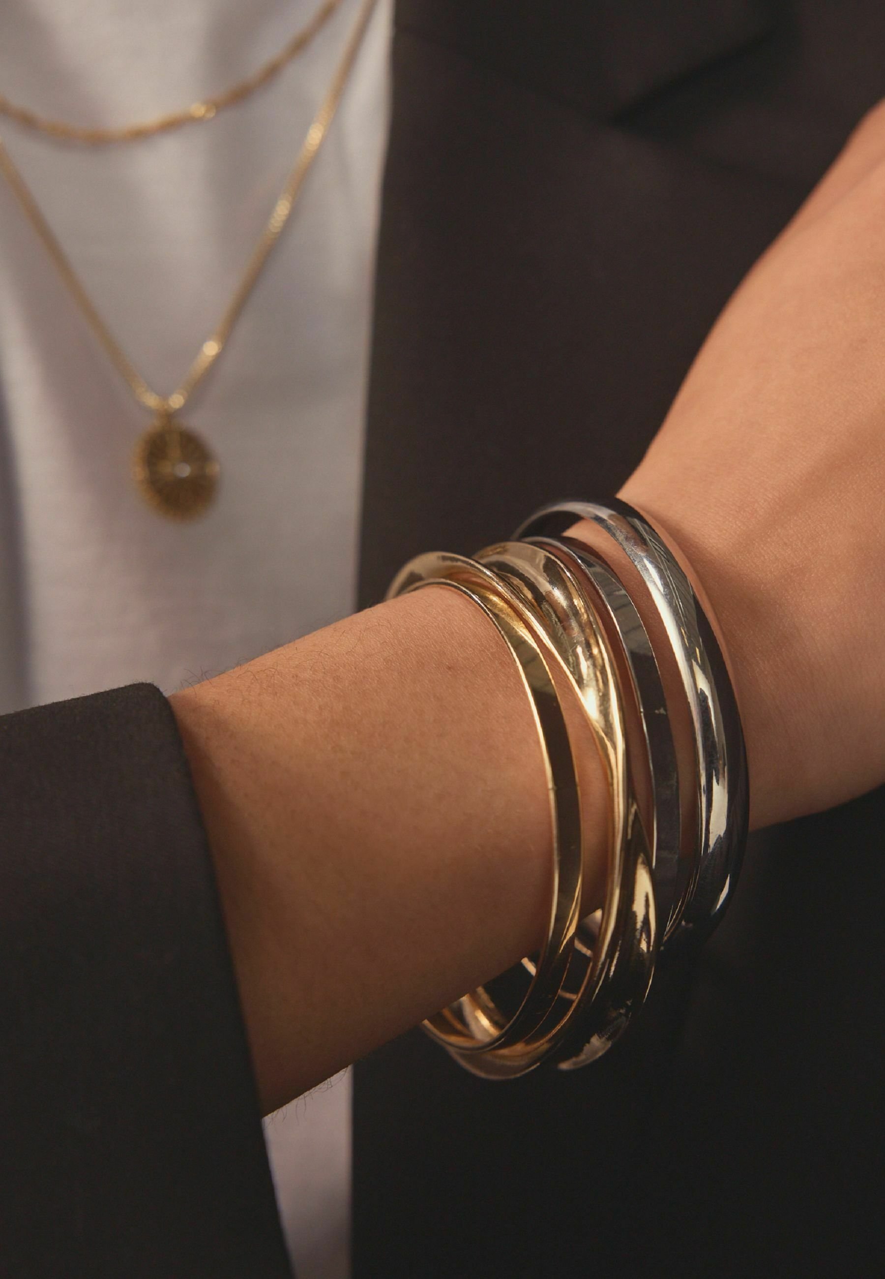 Chunky bangles store