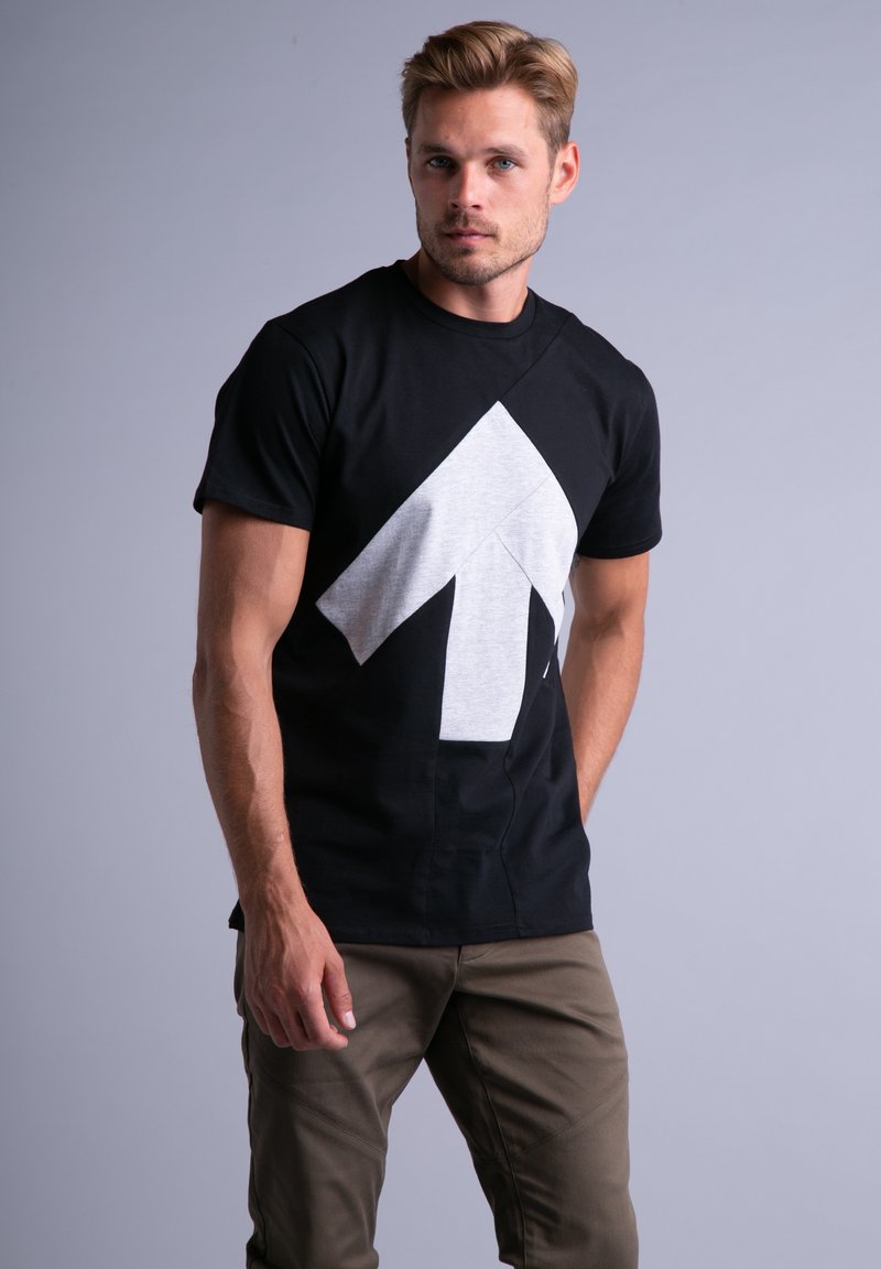 Reet Aus ARROW - T-Shirt print - black grey/schwarz - Zalando.de