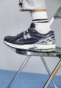 New Balance M1906 UNISEX - Tenisice - dark blue/silver/tamnoplavo ...