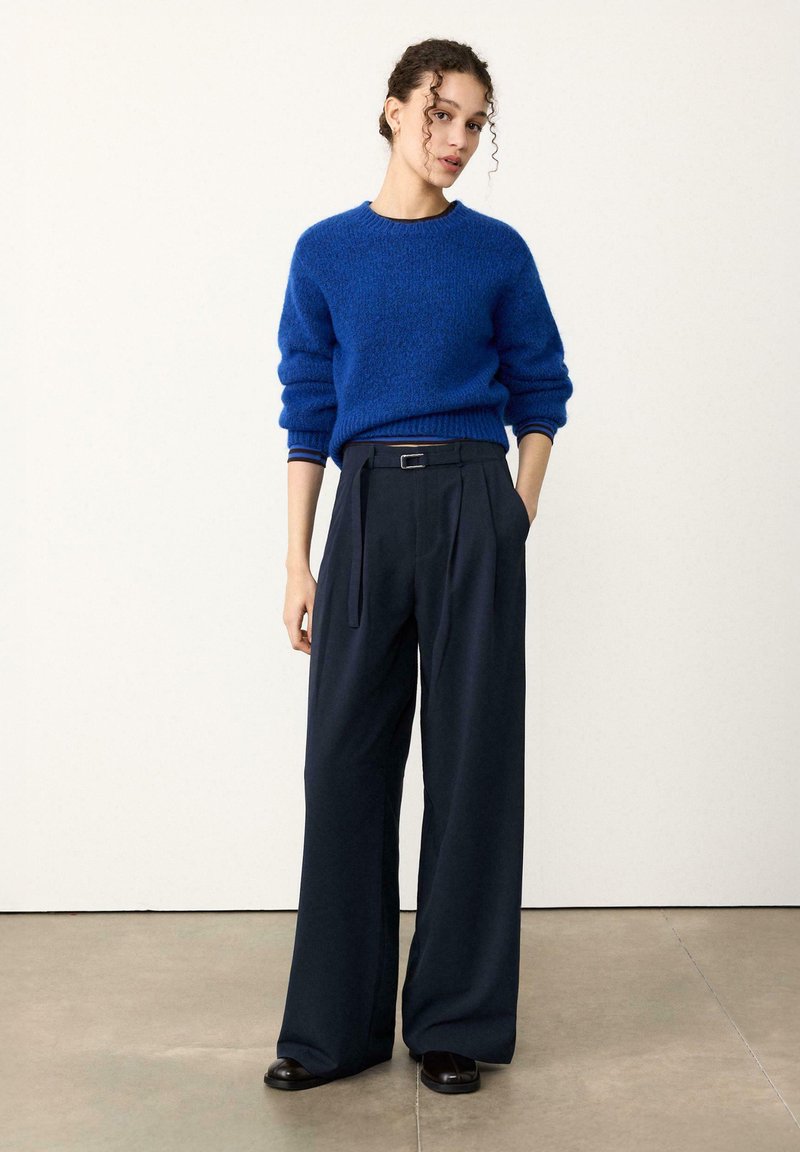 Stradivarius SMART WIDE-LEG WITH BUCKLE DETAIL - Nohavice - blue/modrá ...